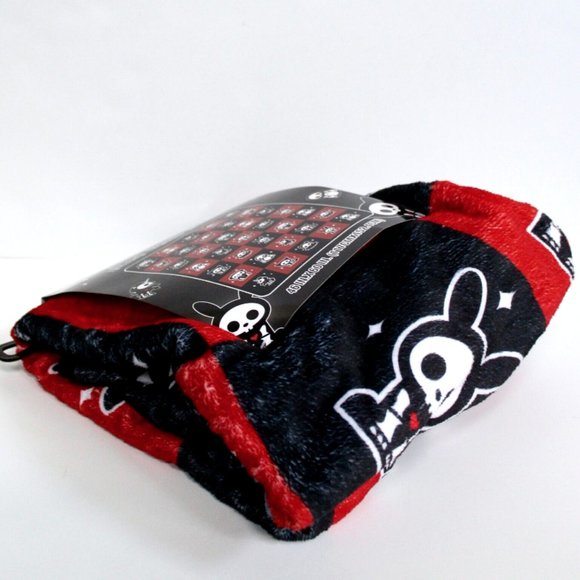 Hasbro | Bedding | Skelanimals Grid Repeat Plush Throw Blanket 46 In X ...